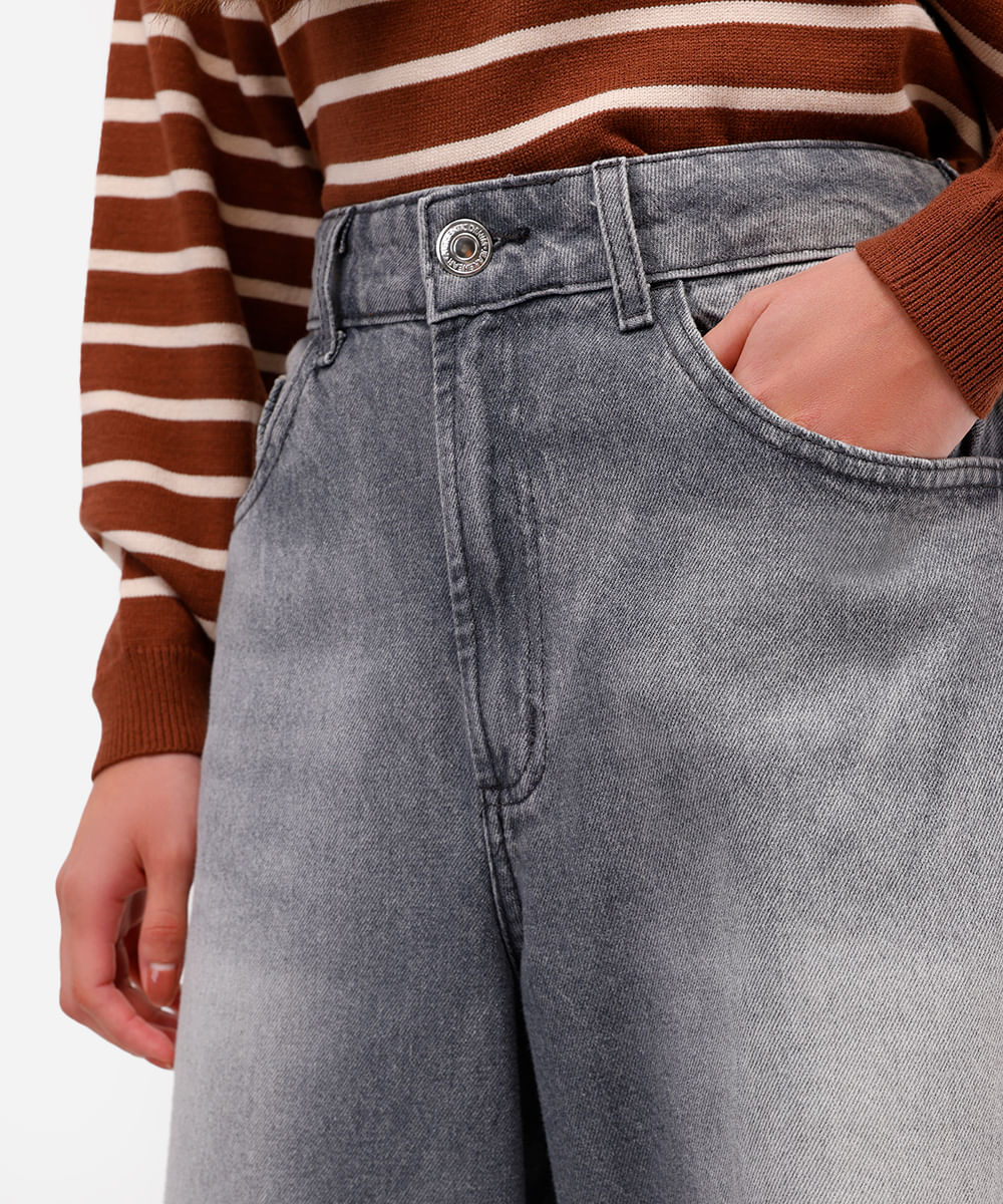 calça feminina jeans cintura média com pregas cinza